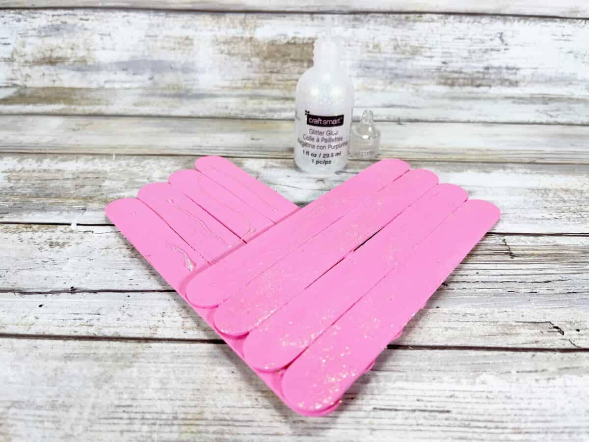 DIY Dollar Store Valentine's Day Heart Craft {with popsicle sticks!}