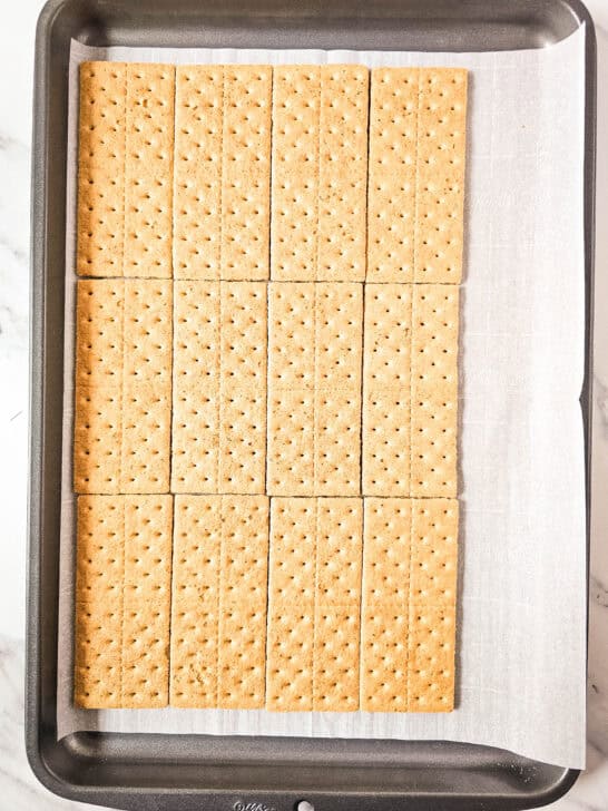 Christmas S'mores Graham Cracker Bark | The Mommyhood Club