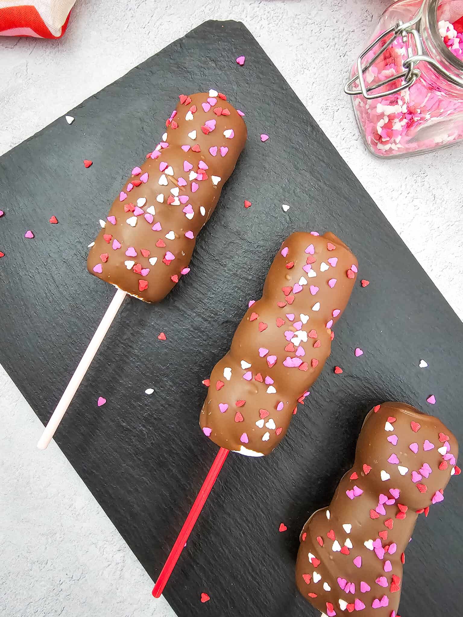 Valentine's Marshmallow Pops | The Mommyhood Club